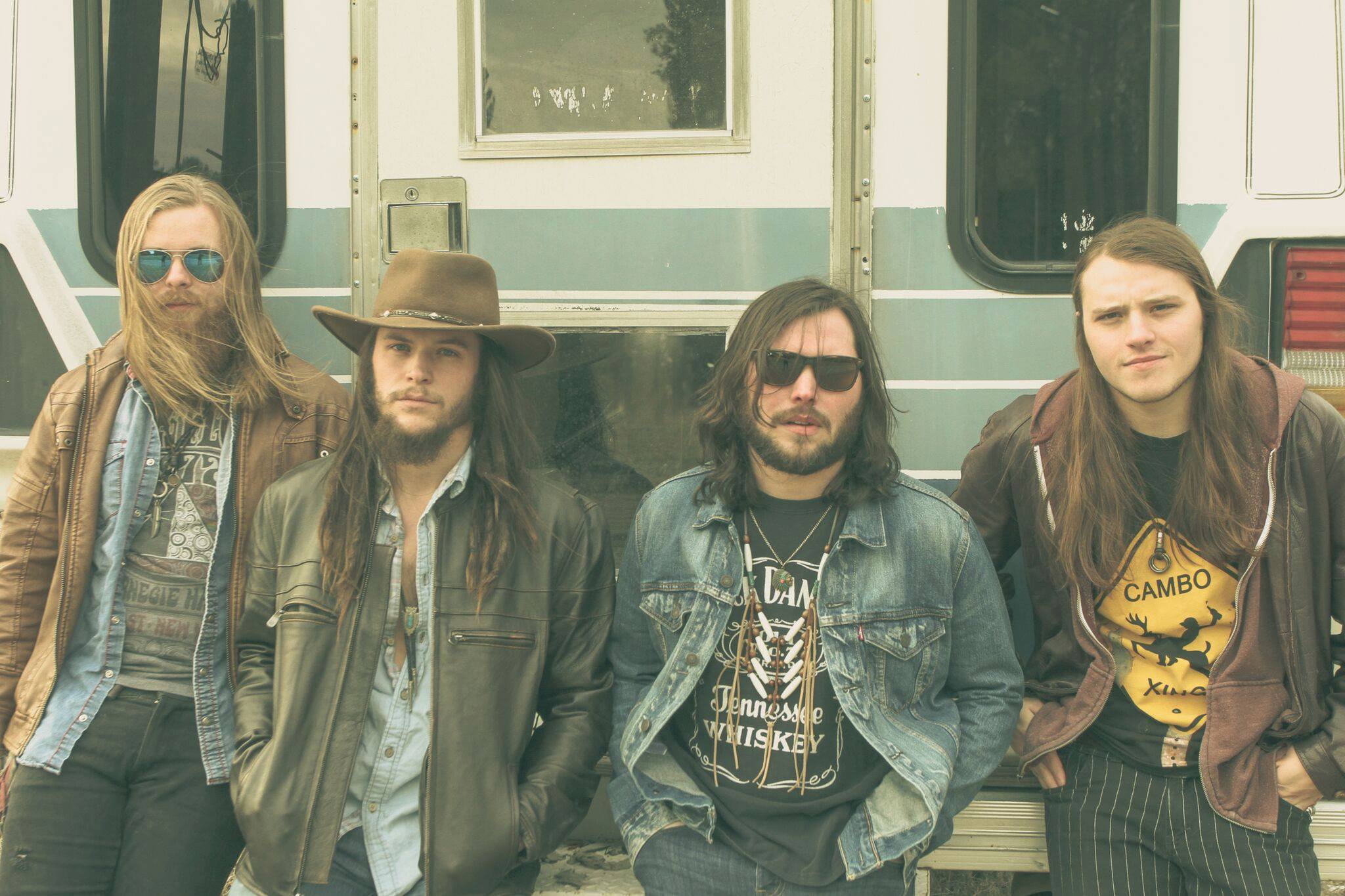 The Crossover & Teenage head Music present Them Dirty Roses-Agenda